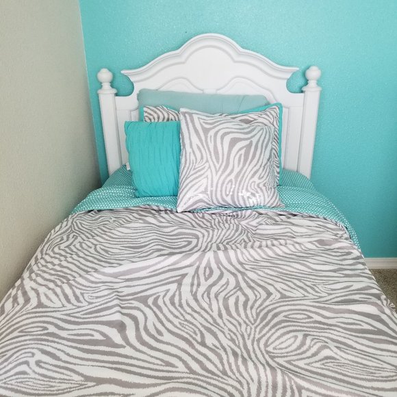 Xhilaration | Bedding | Twin Zebra Print Reversible Bedinabag | Poshmark